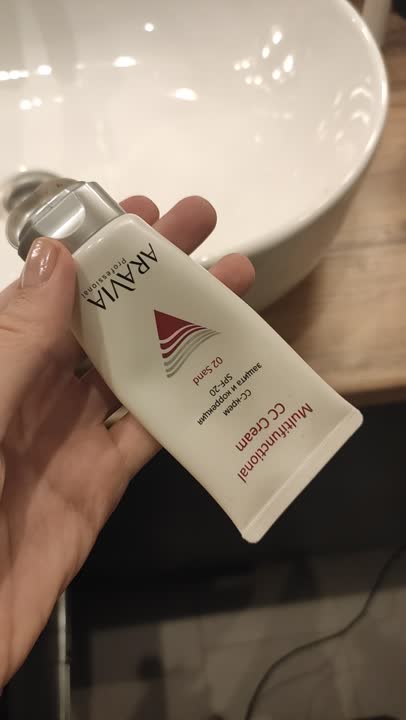 Уход за кожей лица ARAVIA PROFESSIONAL СС-крем защитный SPF-20 ...