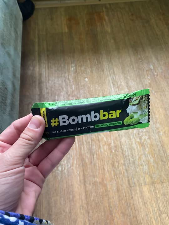 BOMBBAR Батончик глазированный Фисташковая меренга купить по цене 156₽ в ЛЭТУАЛЬ
