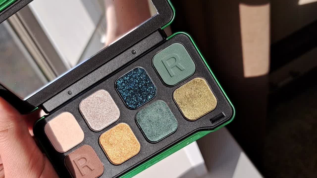 REVOLUTION MAKEUP Палетка теней для век FOREVER FLAWLESS DYNAMIC ...