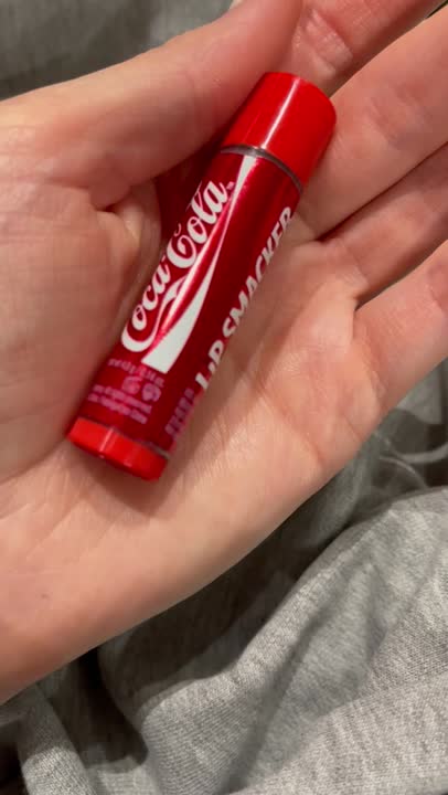 Lip Smacker Бальзам для губ с ароматом Coca Cola купить по низким ценам