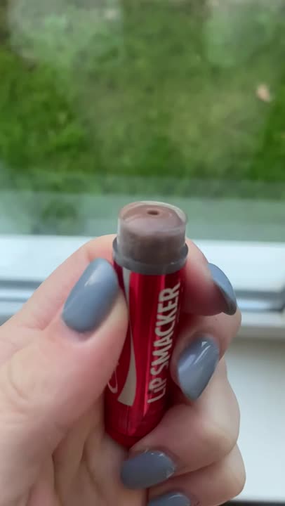 Lip Smacker Бальзам для губ с ароматом Coca Cola купить по низким ценам