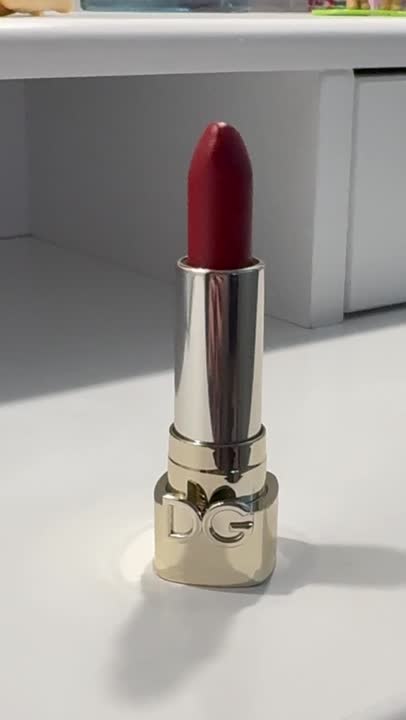 Помады DOLCE&GABBANA Увлажняющая помада для губ THE ONLY ONE TOO SHEER ...