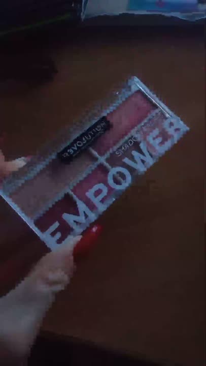 RELOVE REVOLUTION Палетка теней для век Colour Play Empower Shadow ...
