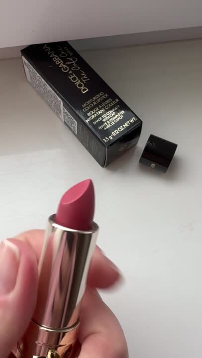 Помады DOLCE&GABBANA Увлажняющая помада для губ THE ONLY ONE TOO SHEER ...