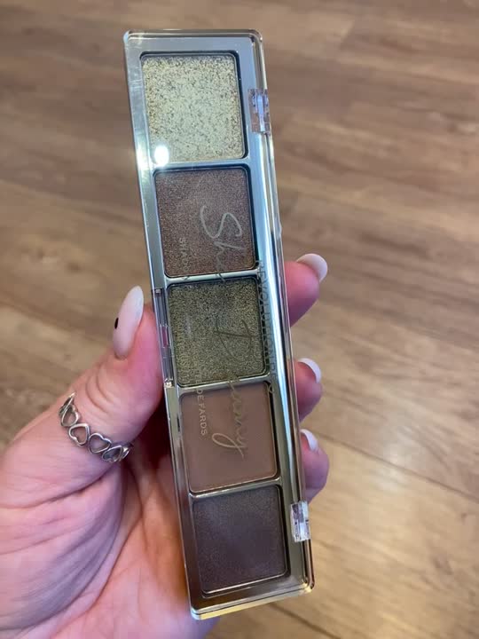 REVOLUTION PRO Палетка теней ДЛЯ ВЕК GLAM PALETTE купить по цене 905₽ в ...