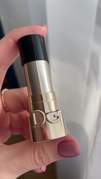 Помады DOLCE&GABBANA Увлажняющая помада для губ THE ONLY ONE TOO SHEER ...