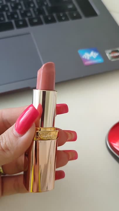 Помады L'ORÉAL PARIS Нюдовая помада для губ Color Riche Les Nus ...