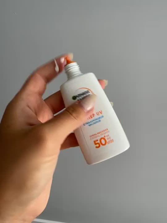 GARNIER Солнцезащитный флюид для лица с гиалуроновой кислотой SPF 50 ...