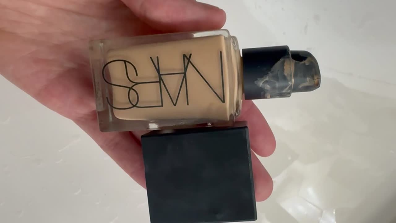 NARS Светоотражающее тональное средство Light Reflecting Foundation ...
