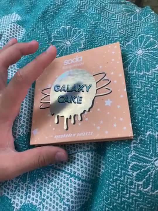 SODA Палетка теней для глаз GALAXY CAKE #sugarbabe купить по цене 399 ...