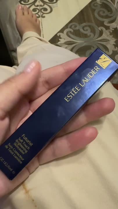 ESTEE LAUDER Консилер Soft Touch Brightening Skincealer купить по цене ...